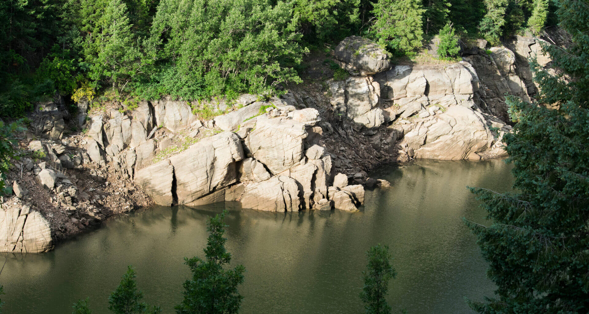 Blue Ridge Reservoir Camping and Kayaking Guide - Getaway Couple