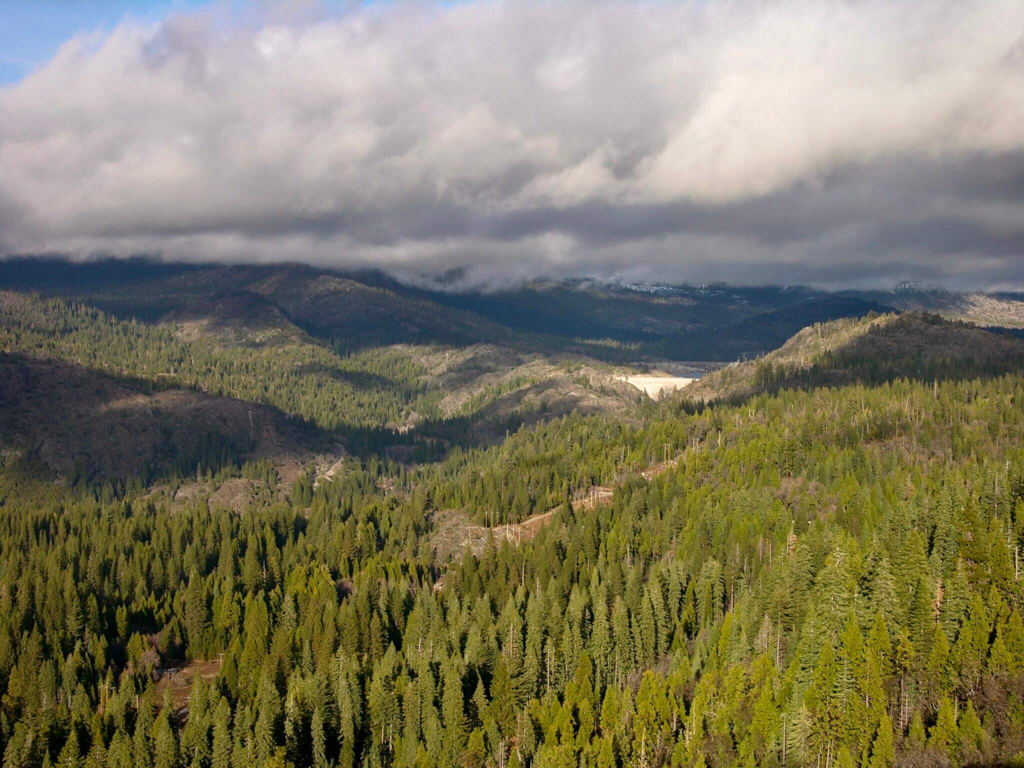 Stampede Reservoir Camping Guide in Tahoe National Forest