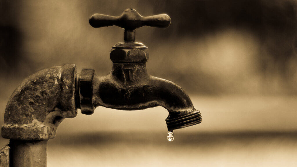 Camco Water Bandit Review - Getaway Couple