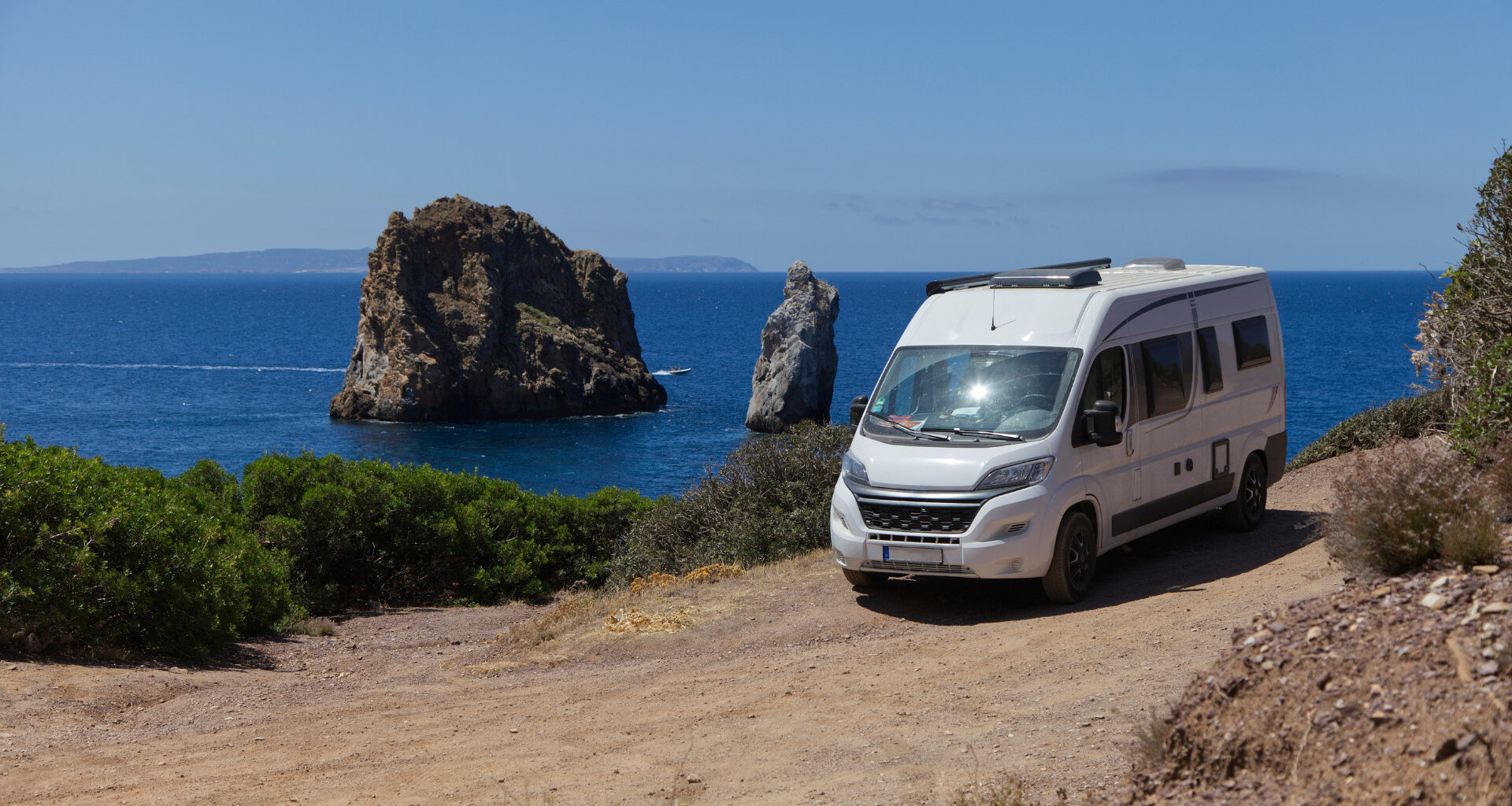 7 Free Camping Apps Everyone Loves to Use - Getaway Couple