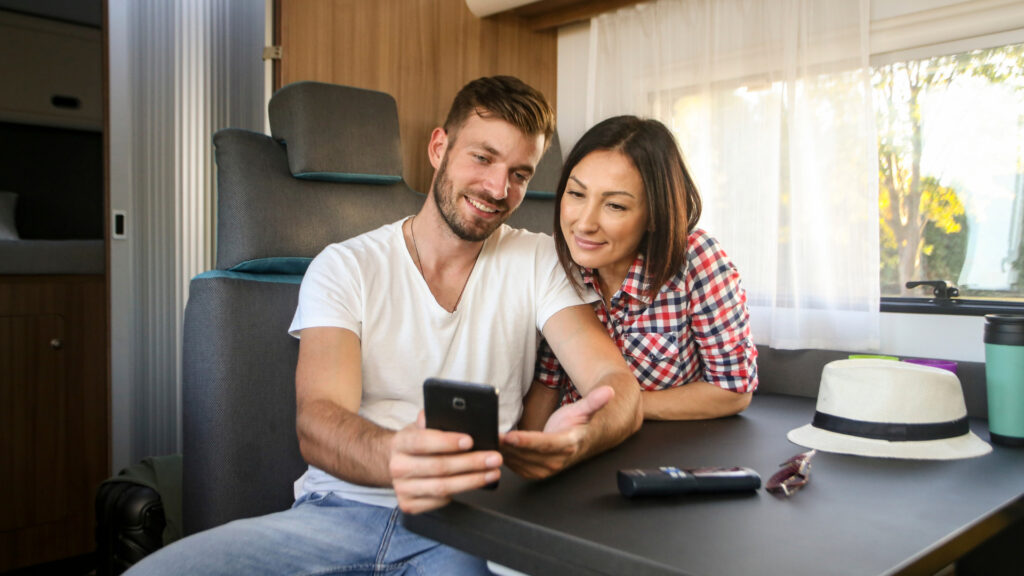 7 Free Camping Apps Everyone Loves to Use - Getaway Couple