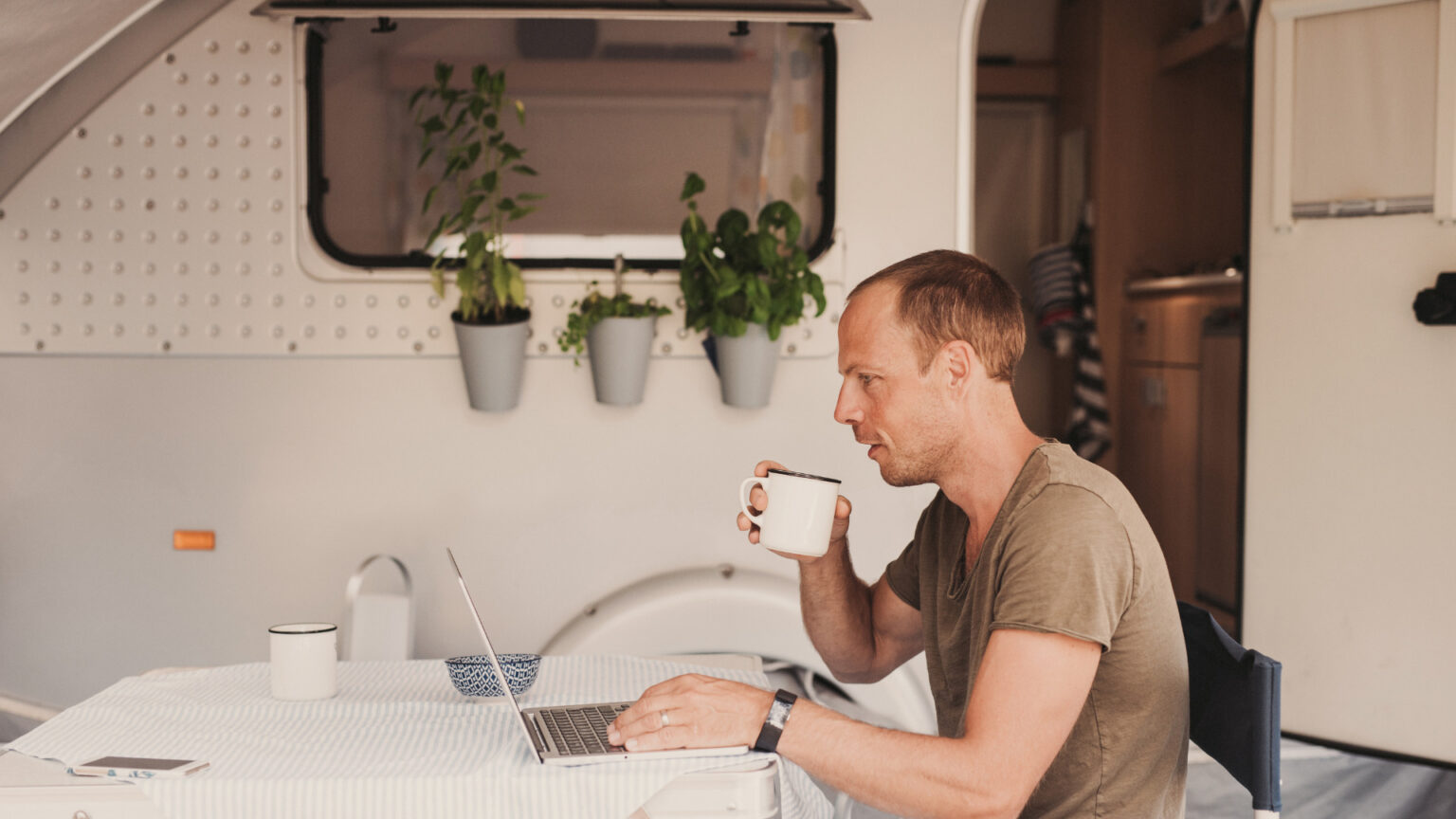Where to Find Legitimate Workamping Jobs - Getaway Couple