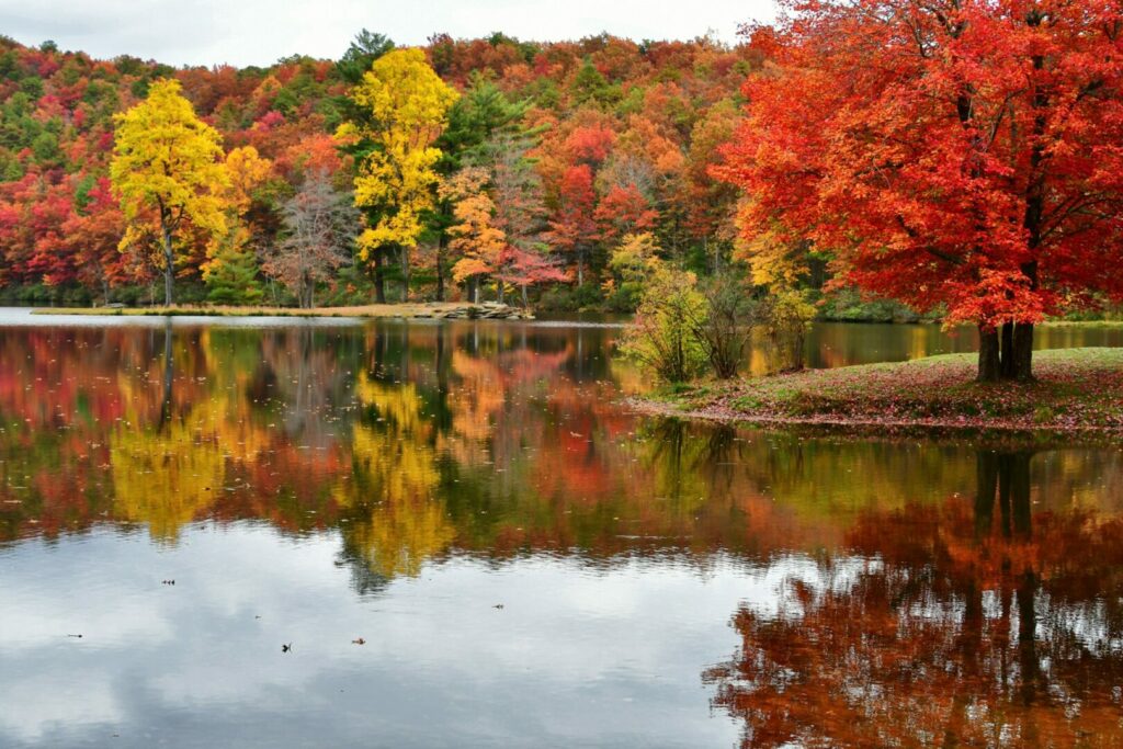 10 National Parks Everyone Needs to Visit This Fall - Getaway Couple