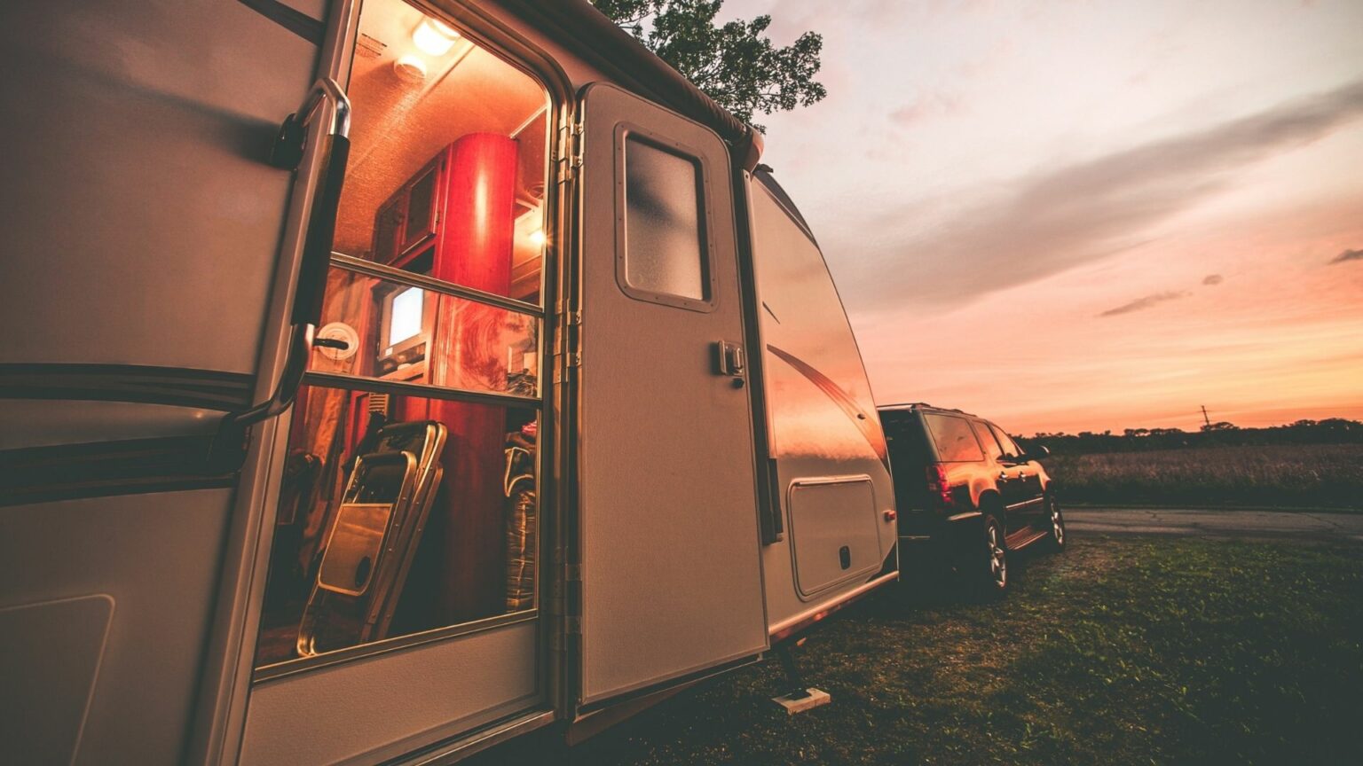 Gaming Camper Setups of Your Dreams - Getaway Couple