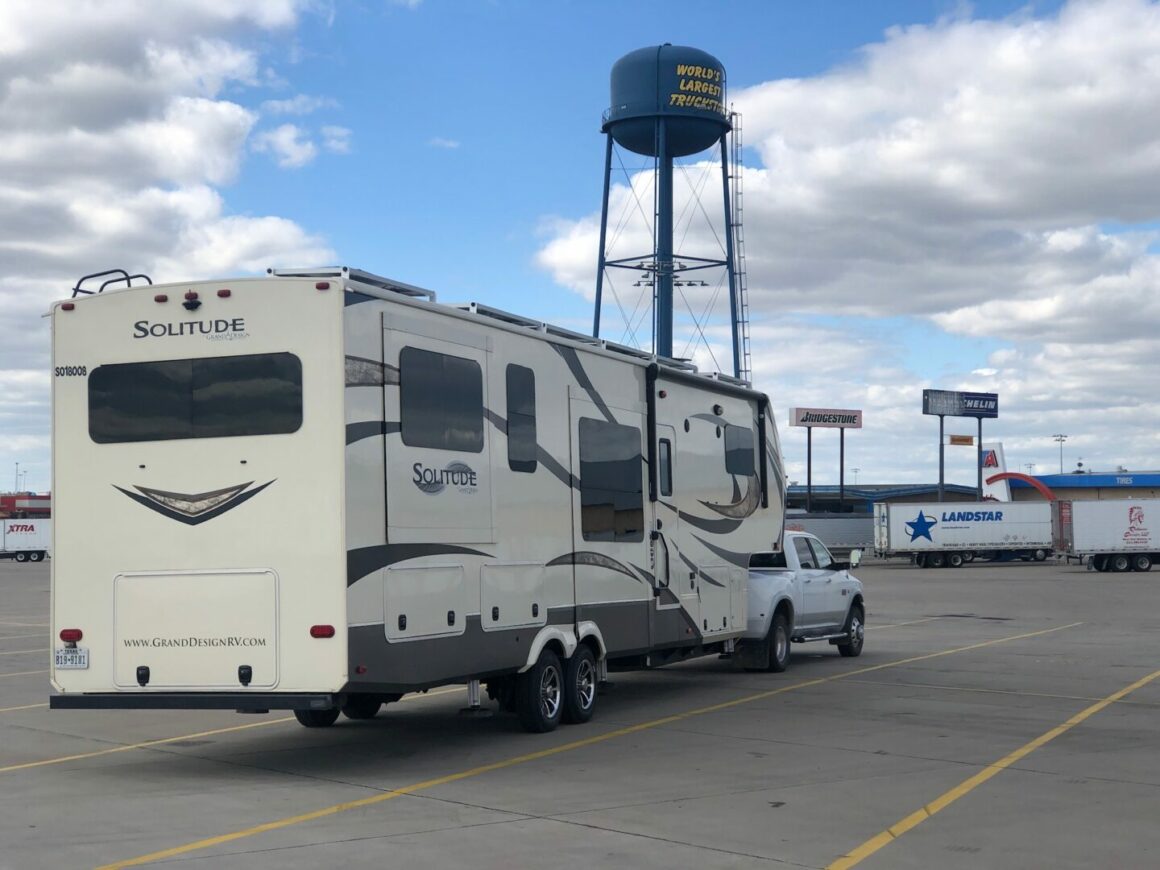 Newbies Guide to Driving Your RV - Getaway Couple