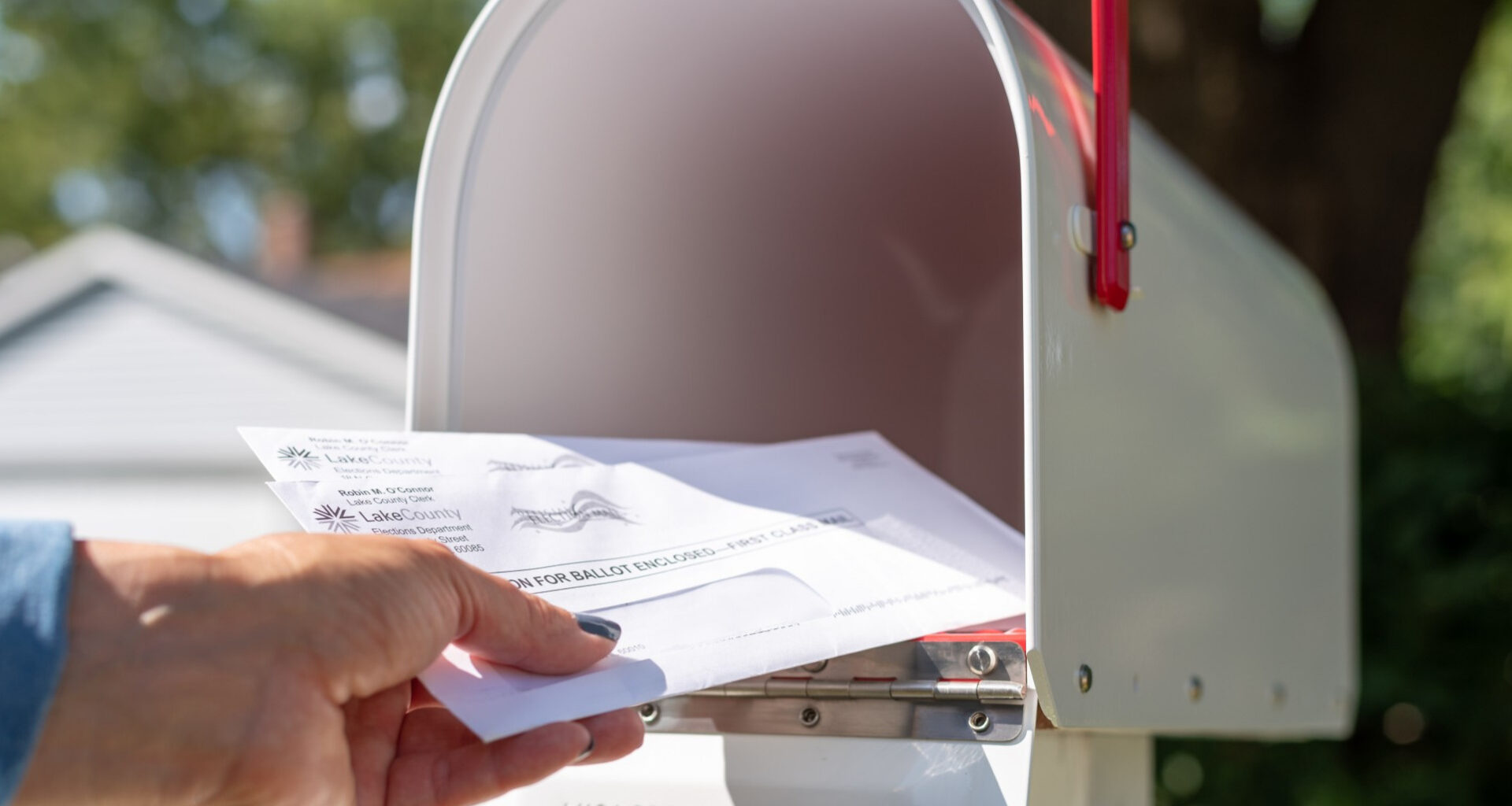 What Is Americas Mailbox and How Does It Work? - Getaway Couple