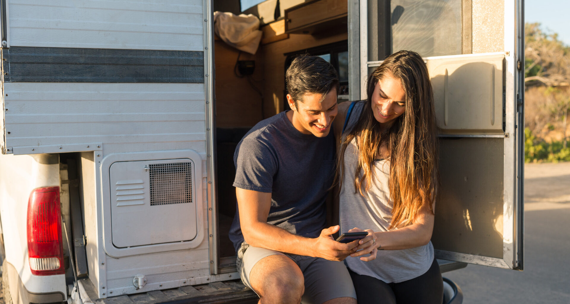 How to Use Campendium - Getaway Couple