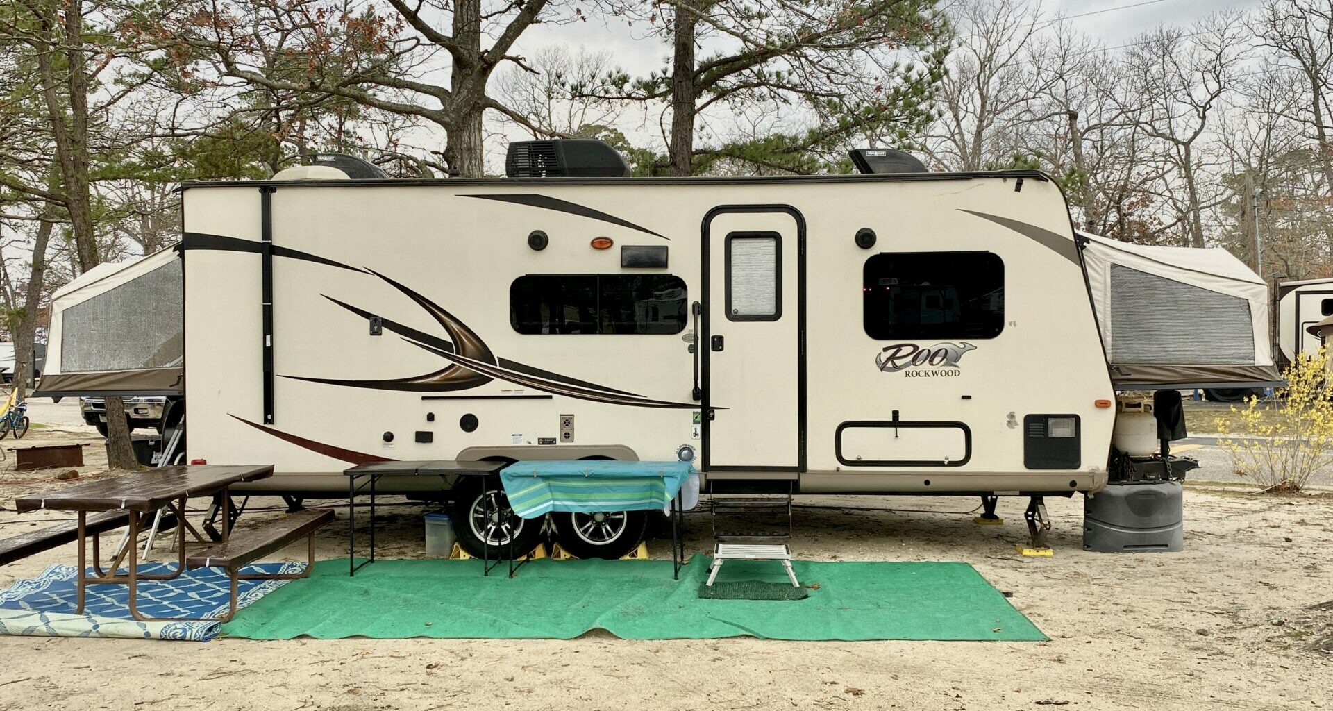 7 Best Hybrid Campers in 2022 - Getaway Couple