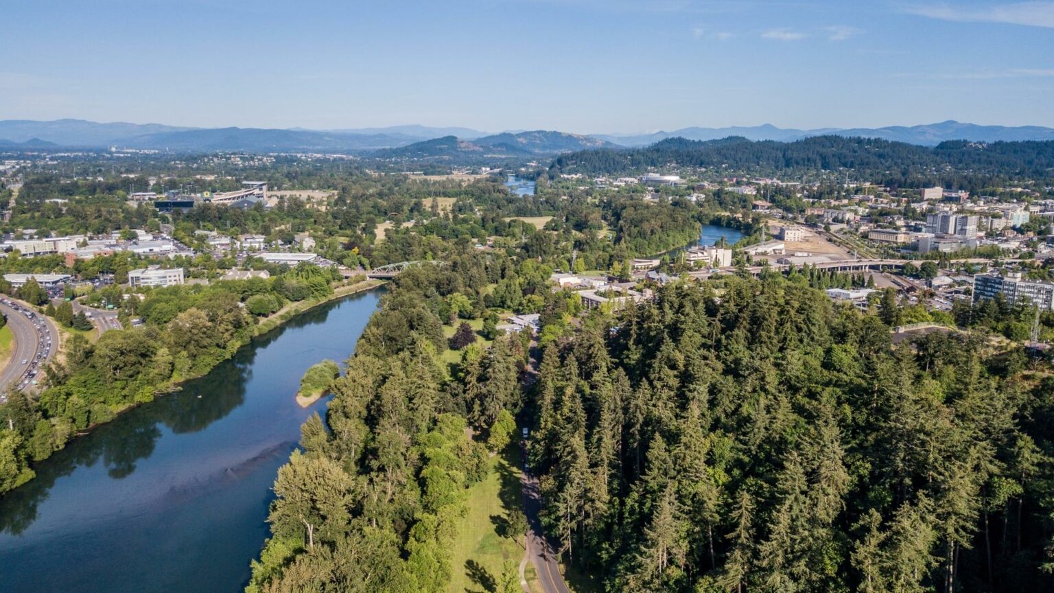 Your Guide to Hiking in Eugene Oregon - Getaway Couple