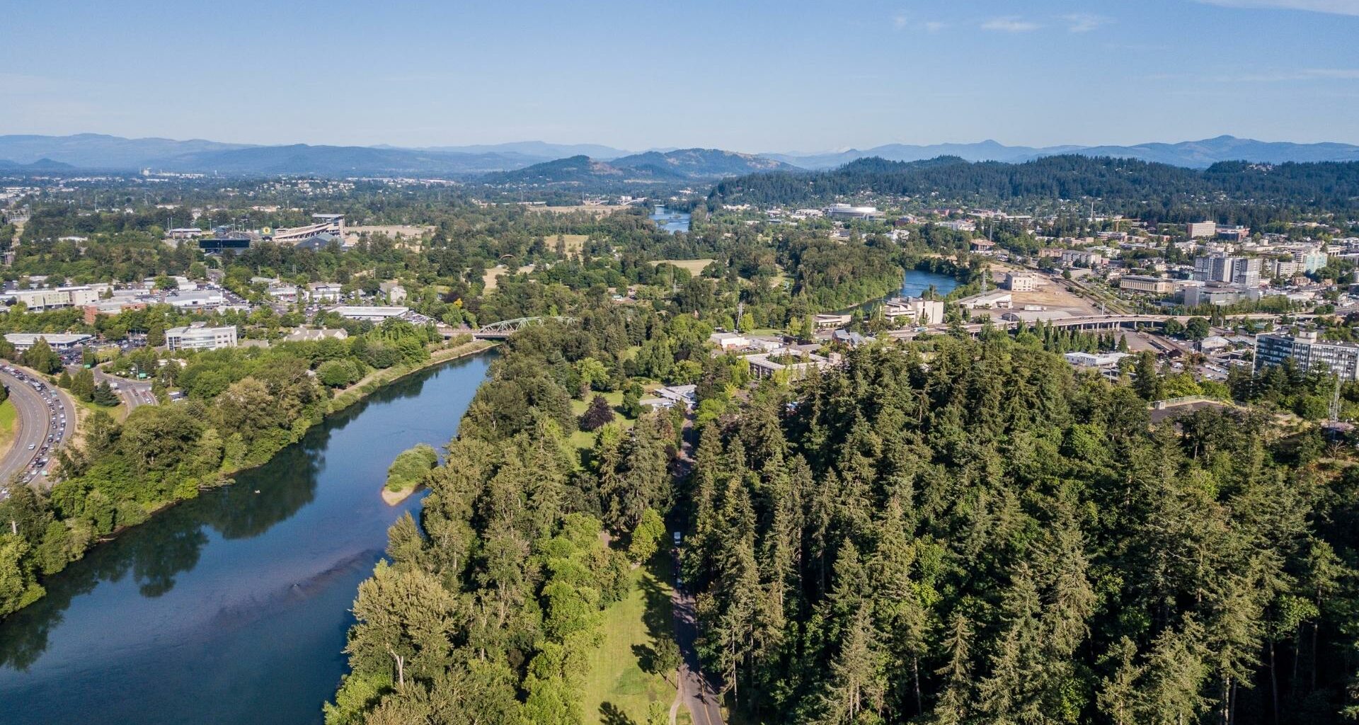 Your Guide to Hiking in Eugene Oregon - Getaway Couple