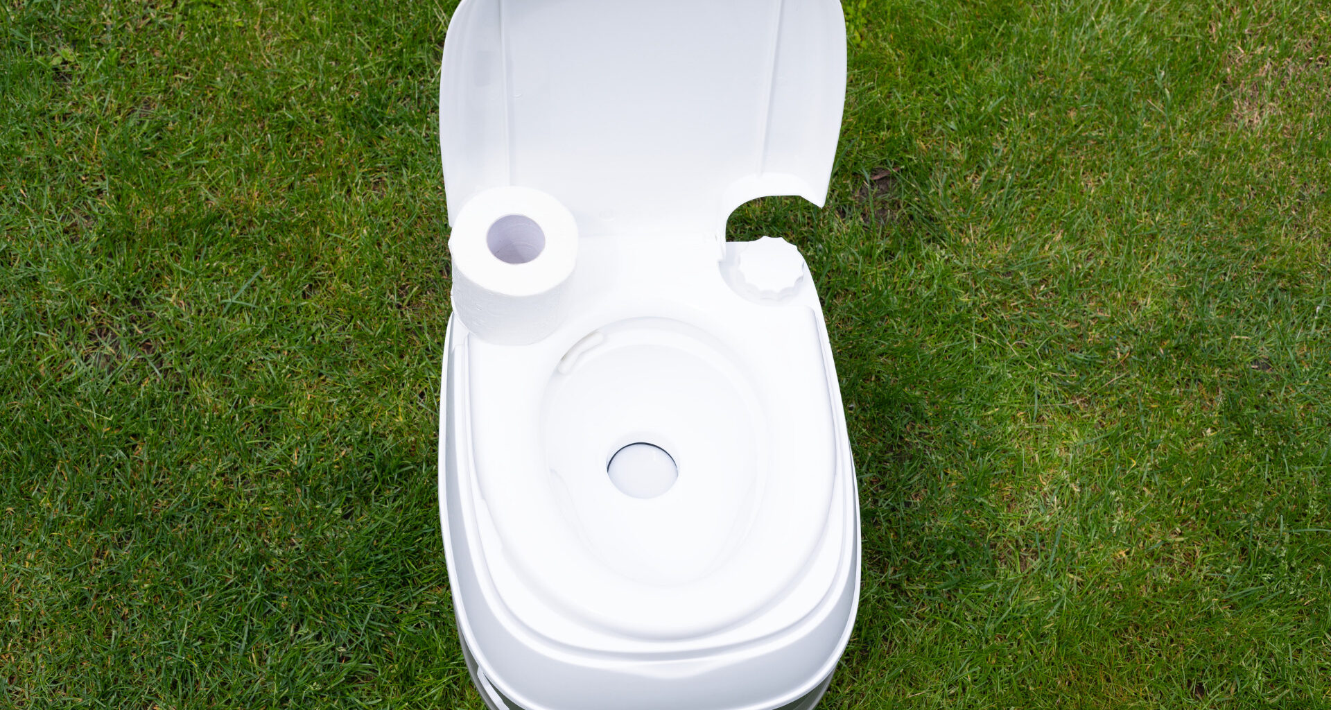 How Does a Waterless Toilet Work? - Getaway Couple