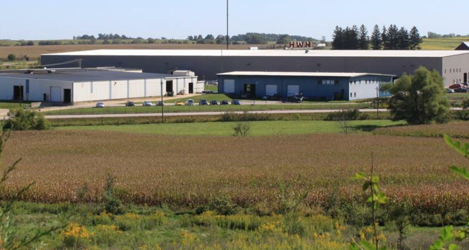 How Does the Hydraulic HWH Leveling System Work? - Getaway Couple