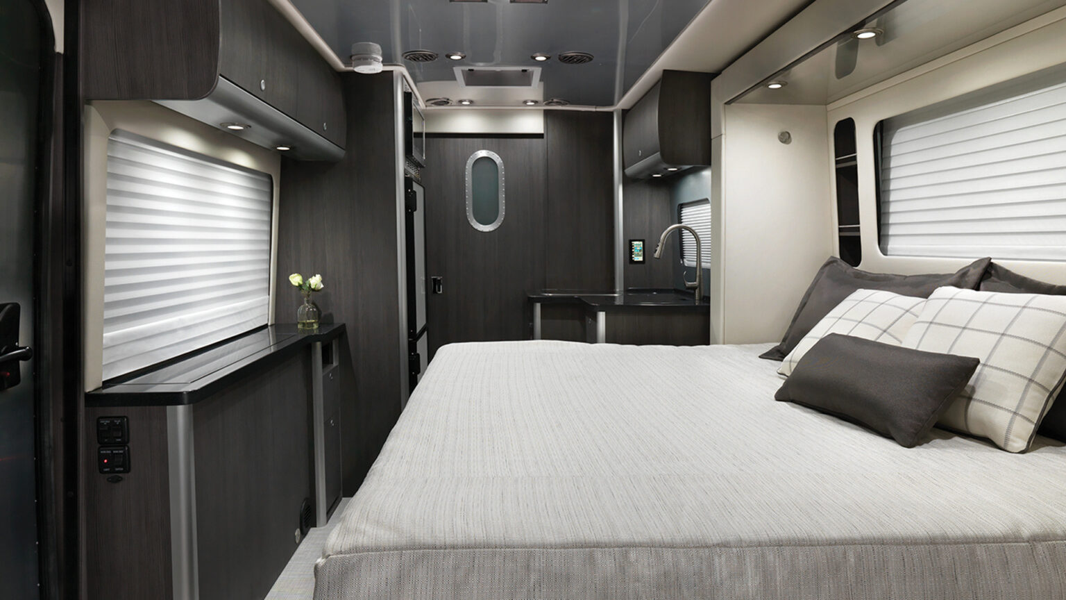 7 Best RVs With Murphy Beds - Getaway Couple