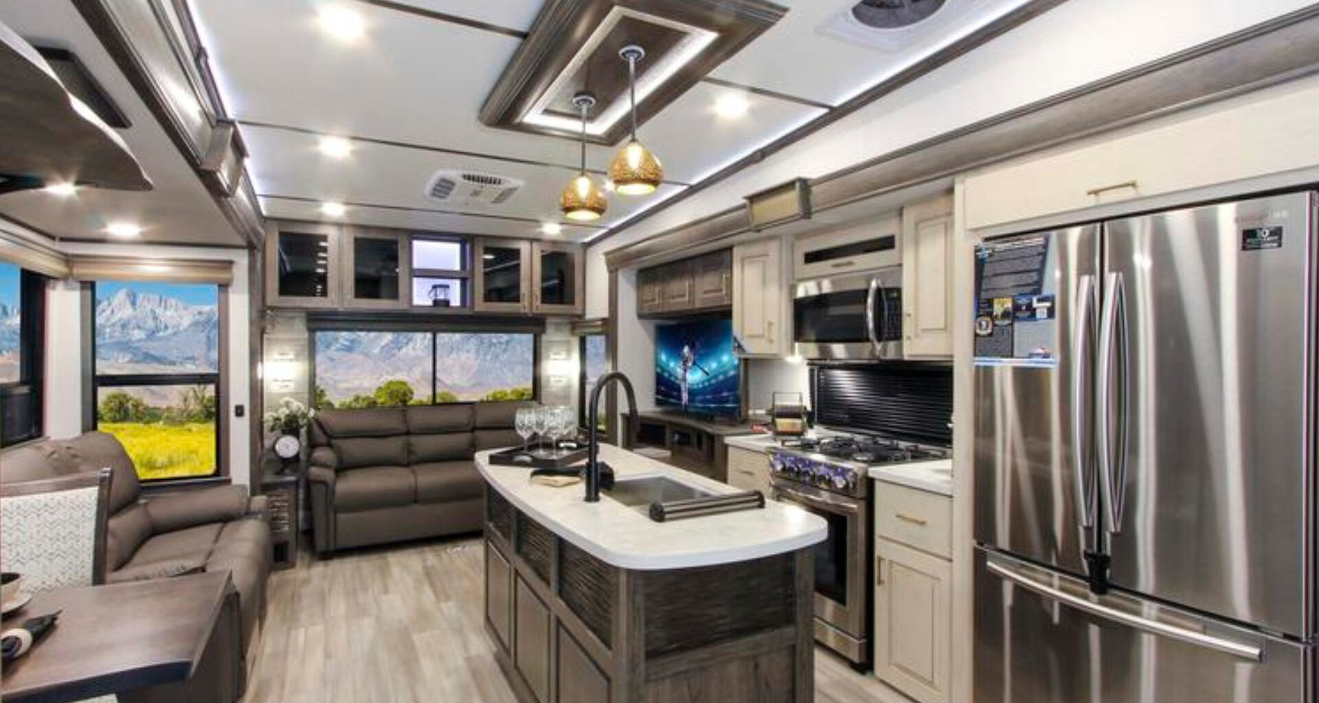 Who Owns Alliance RV? - Getaway Couple