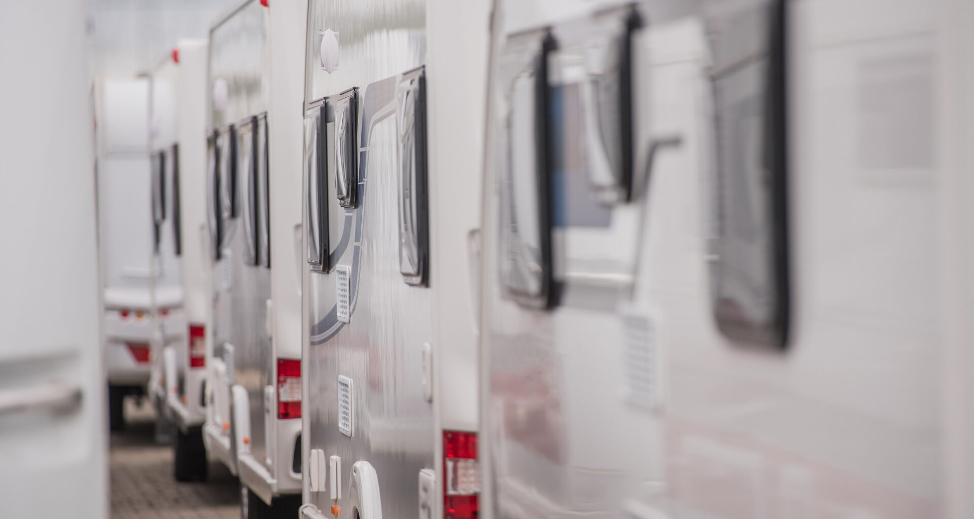 Where to Find RV Loan Rates and Reliable Financing - Getaway Couple