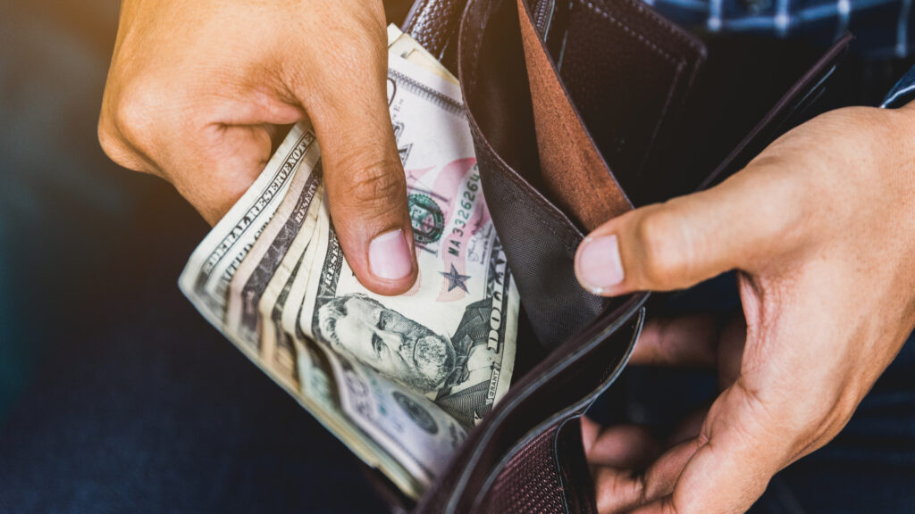 Where to Find RV Loan Rates and Reliable Financing - Getaway Couple