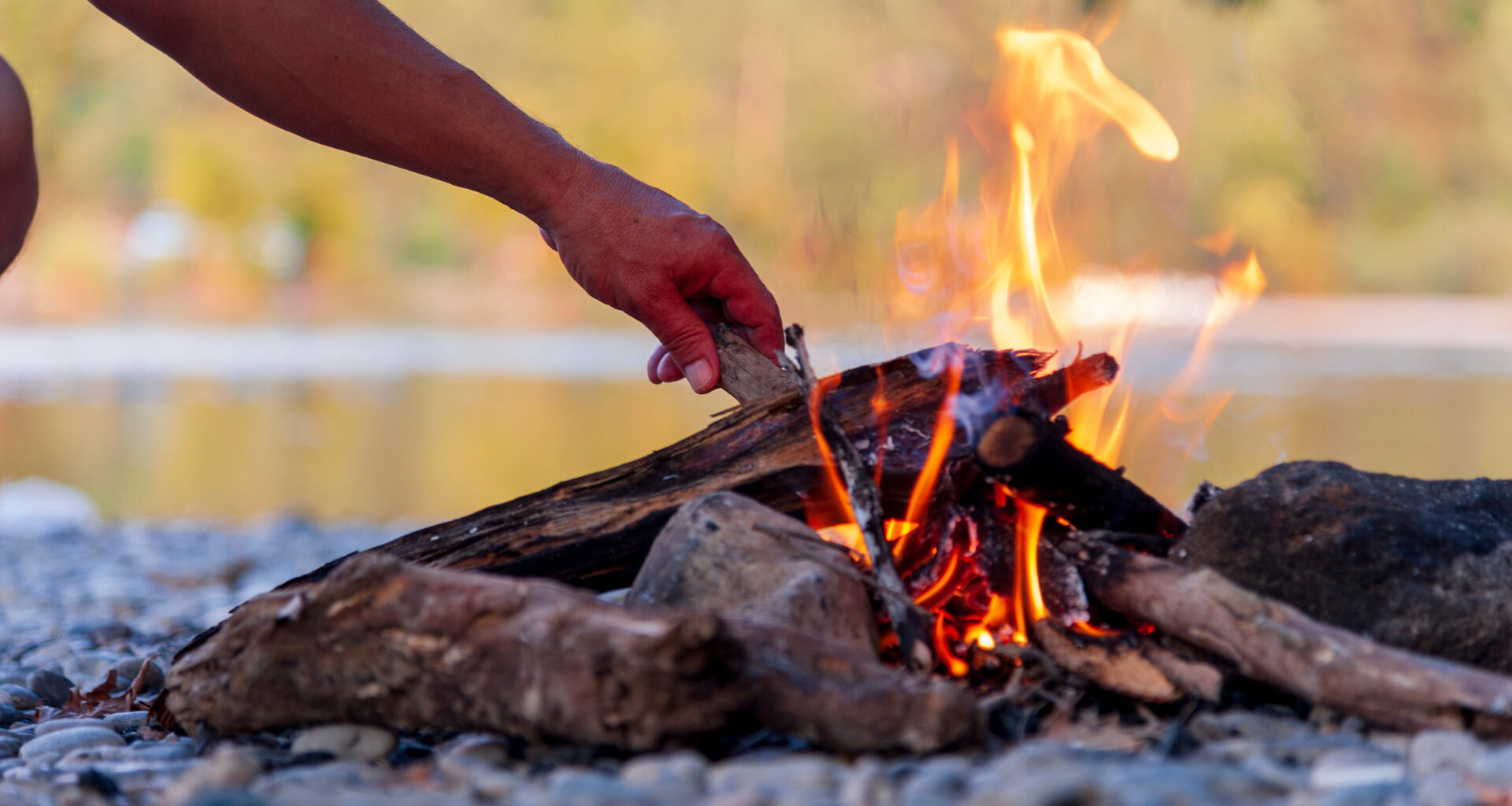 5 Rules for Building the Perfect Campfire - Getaway Couple