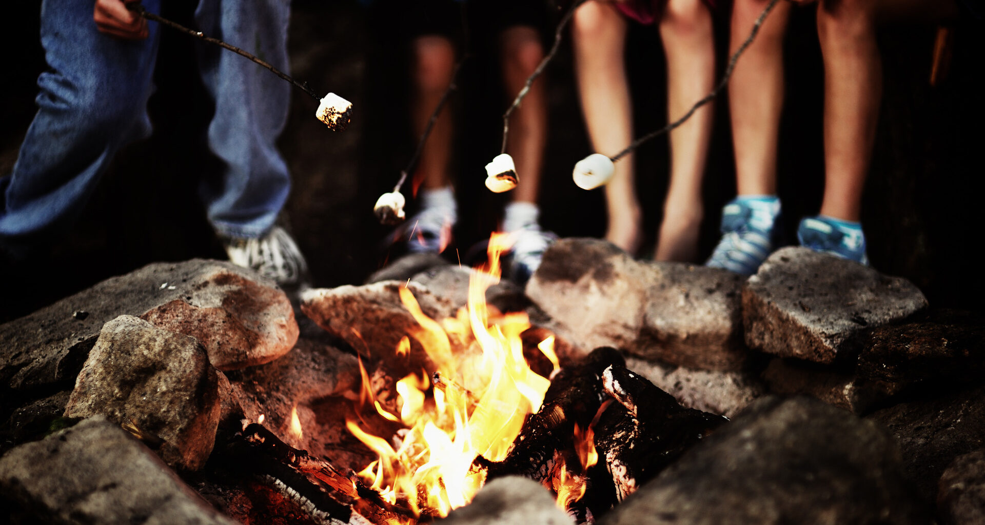 5 Rules for Building the Perfect Campfire - Getaway Couple