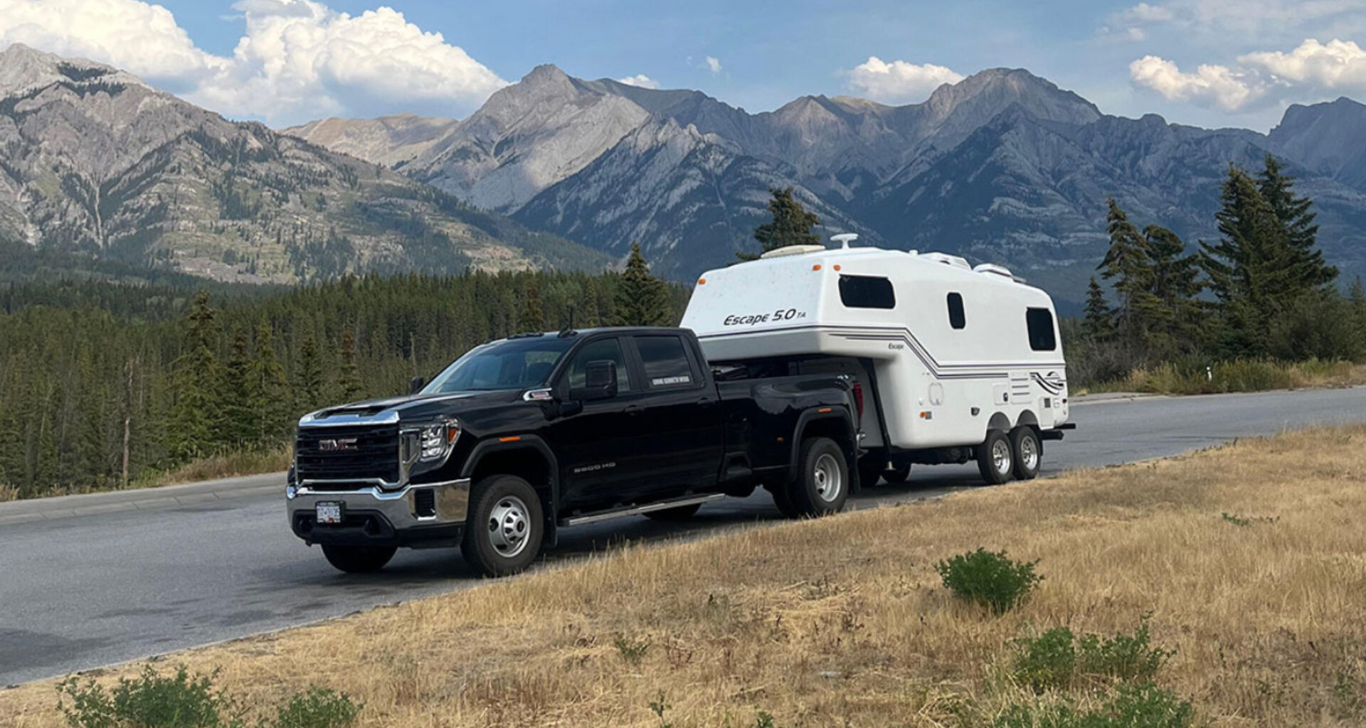 Who Makes Escape Trailers? - Getaway Couple