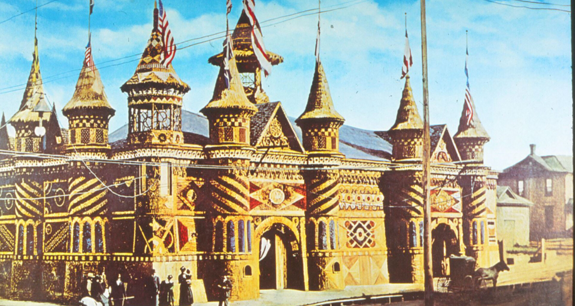 What Is Inside Corn Palace? - Getaway Couple