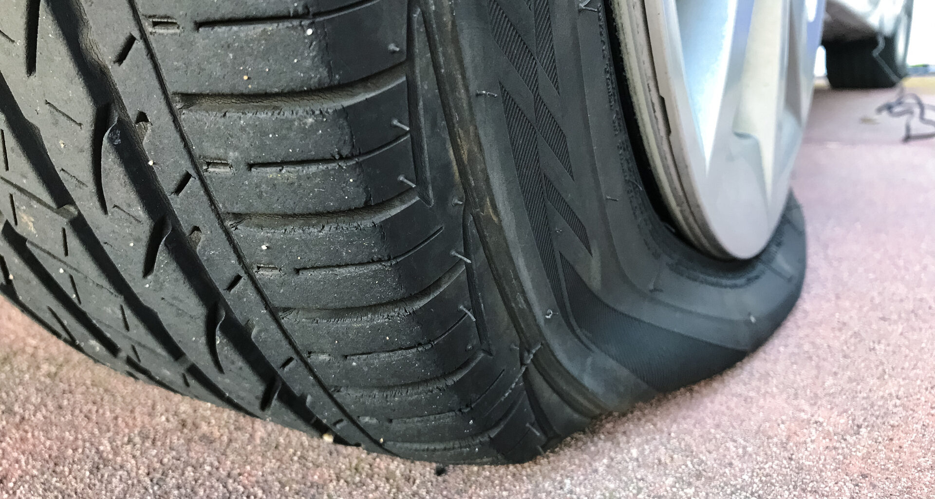 How to Spot (and Avoid) Dry Rot Tires - Getaway Couple