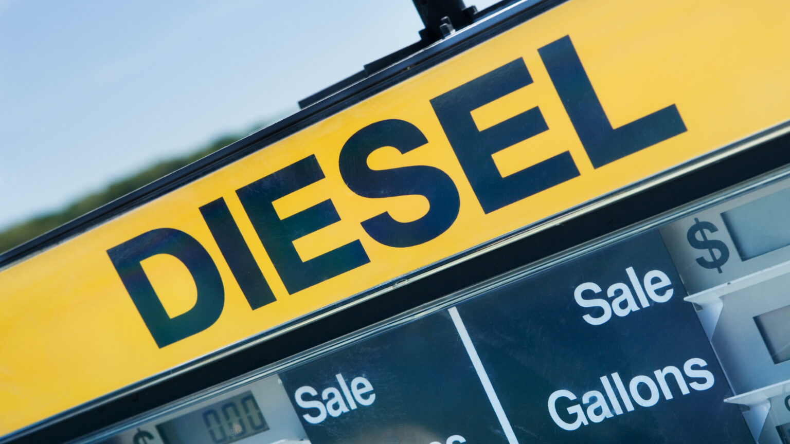 How Much Does a Gallon of Diesel Weigh? - Getaway Couple