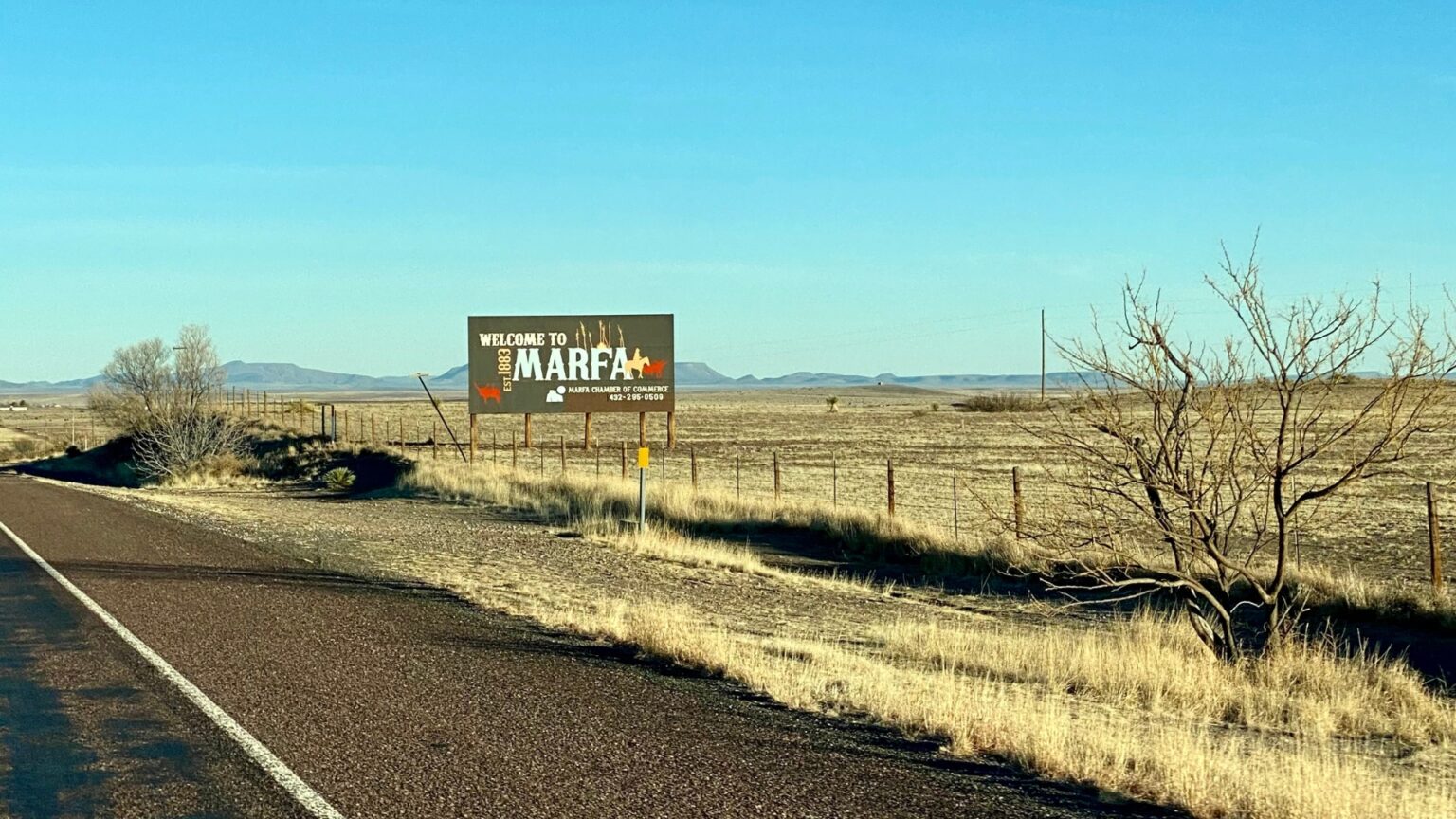 We Saw the Marfa Lights (And You Can Too) - Getaway Couple