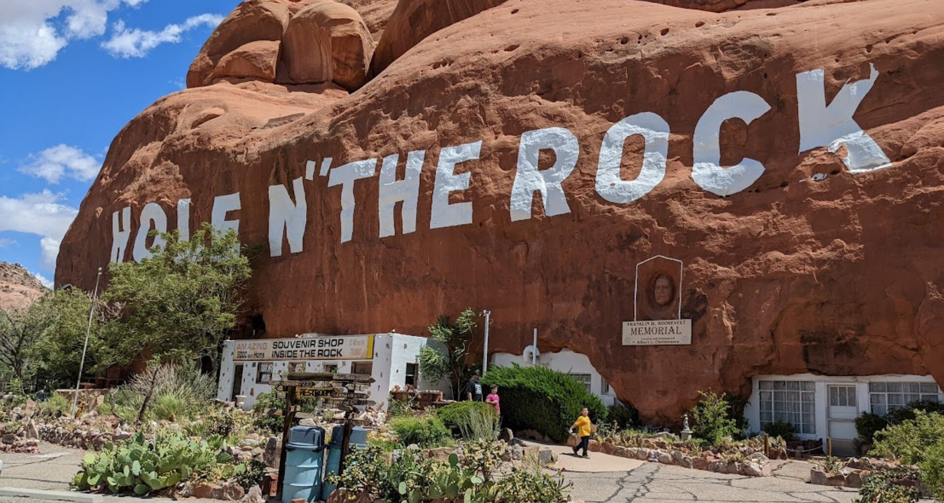 Hole N" the Rock: Moab's Quirkiest Destination - Getaway Couple