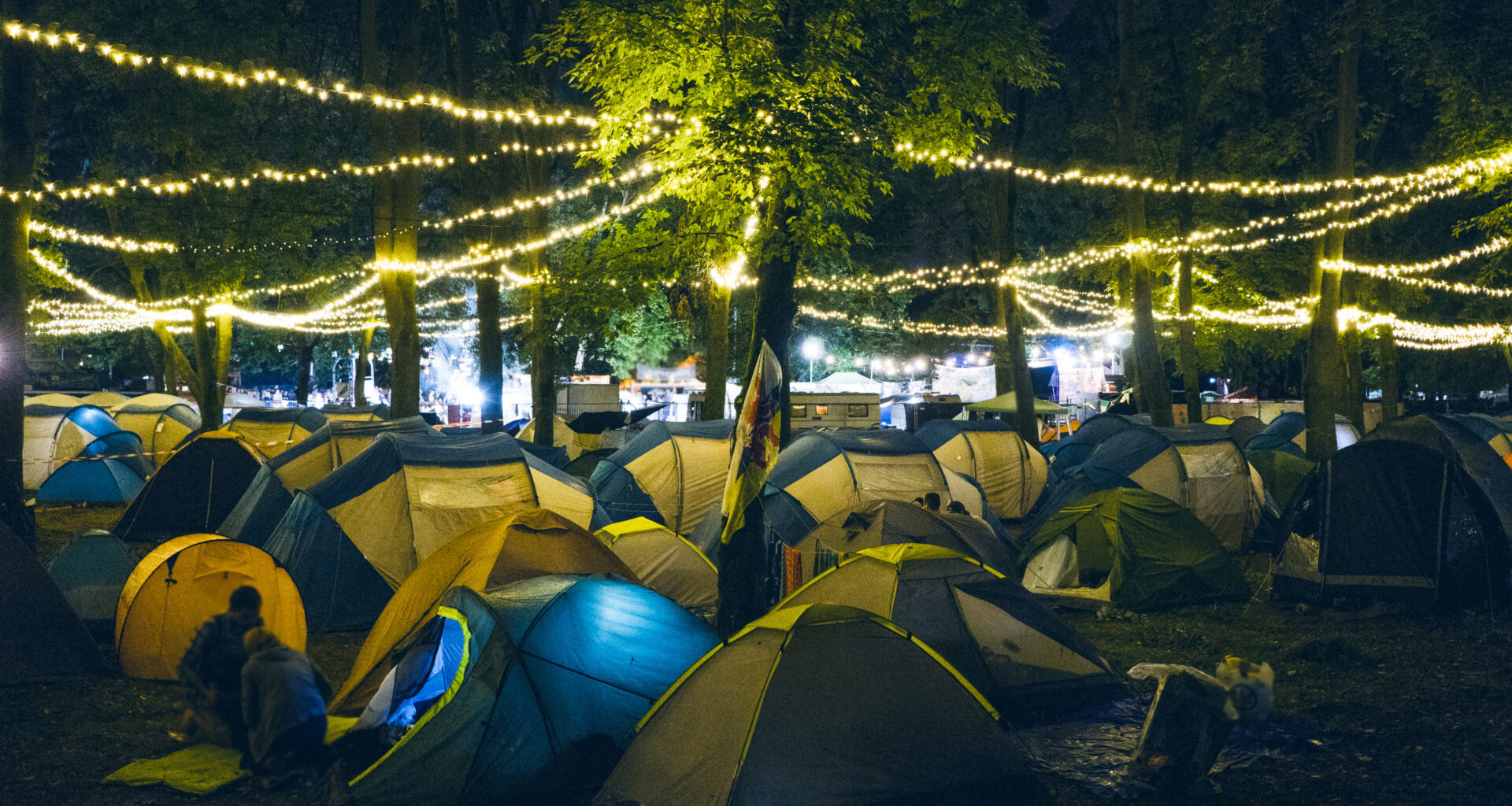 What Is the Busiest Camping Weekend? - Getaway Couple