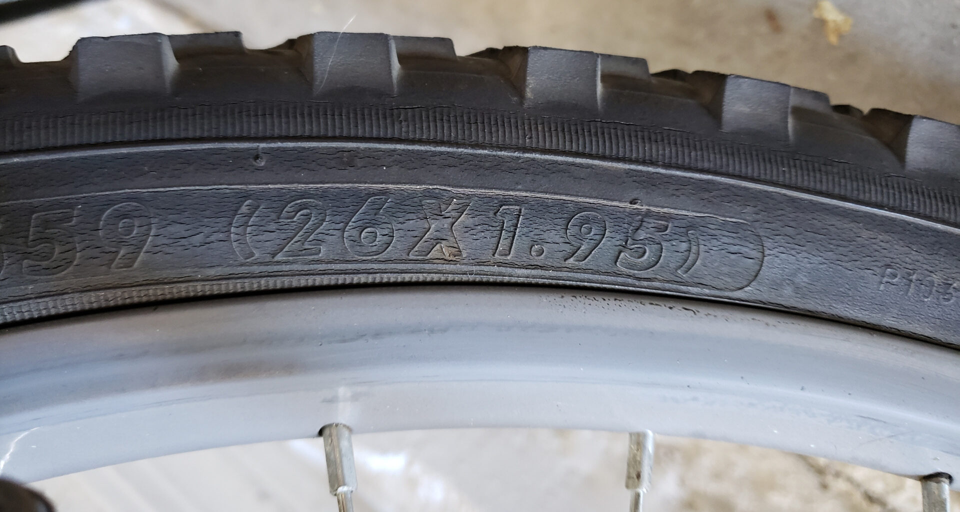 How to Spot (and Avoid) Dry Rot Tires - Getaway Couple