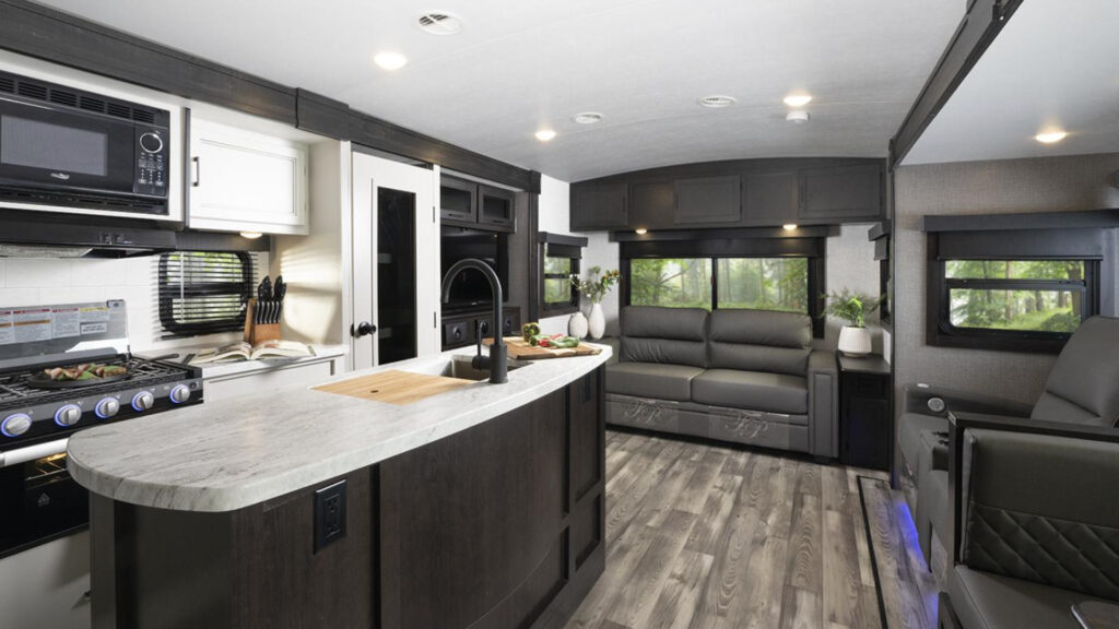 7 Best RVs for a Family of 5 in 2023 - Getaway Couple