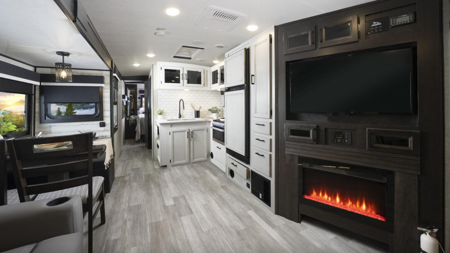 7 Best RVs for a Family of 5 in 2023 - Getaway Couple