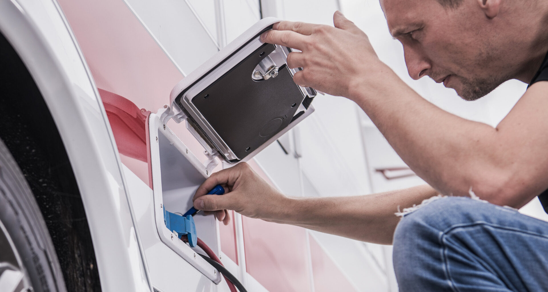 What Does It Mean When Your RV Has 'Hot Skin'? - Getaway Couple