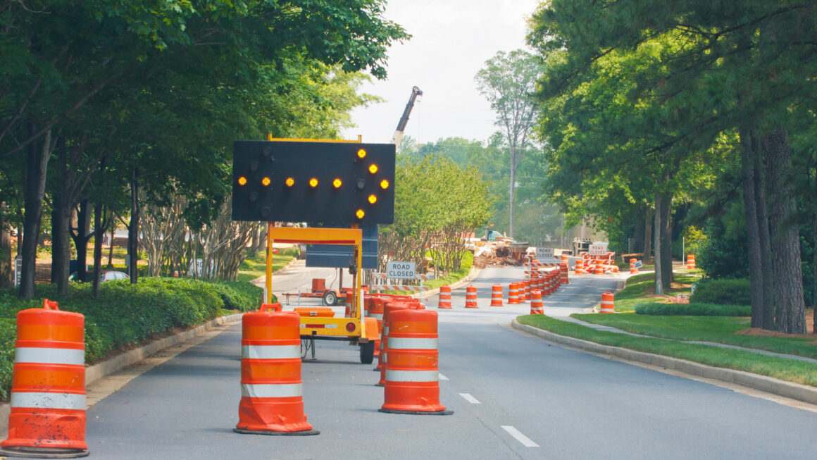 What Is a Zipper Merge and How to Do It - Getaway Couple