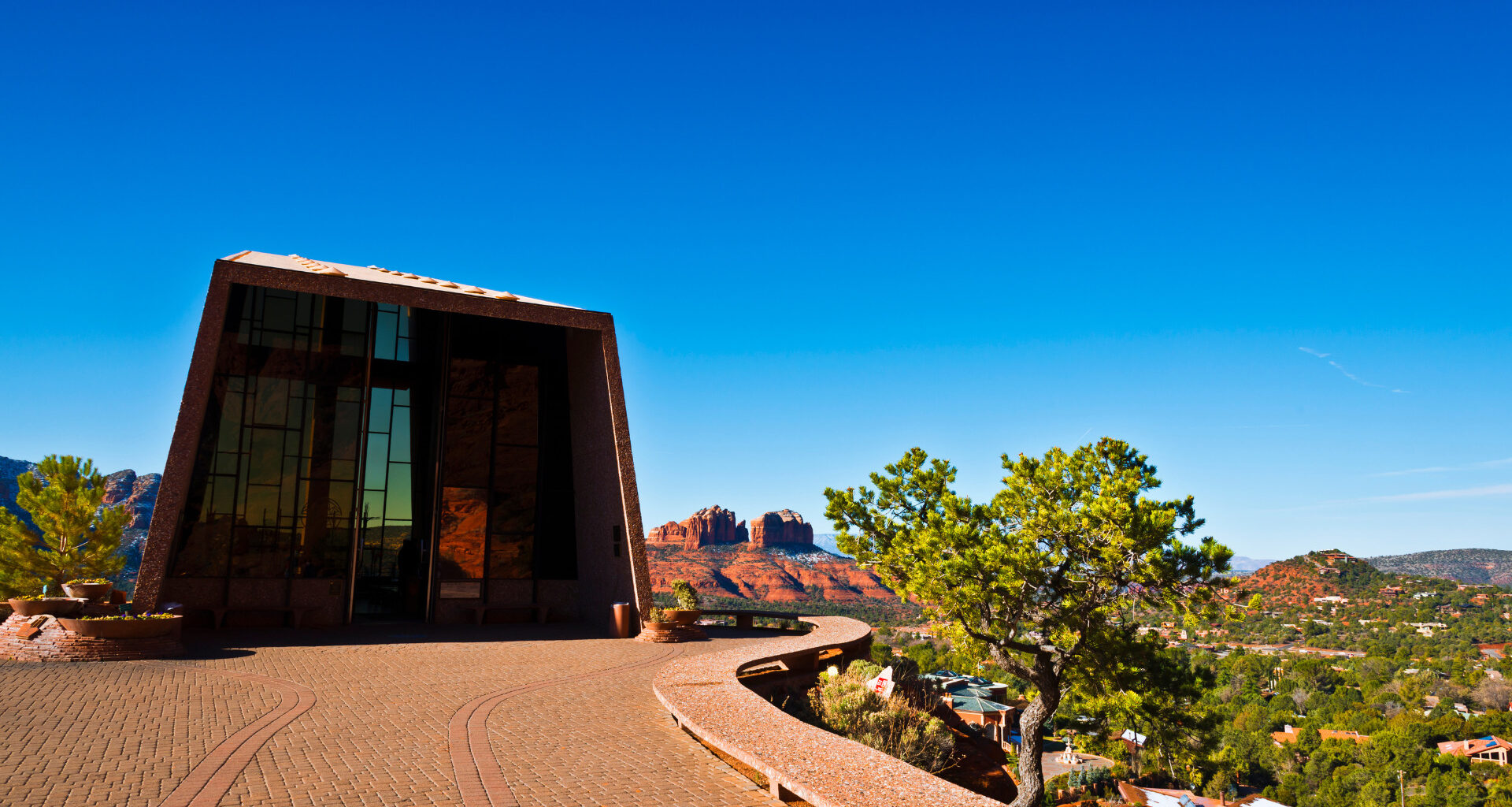 Your Guide to Visiting the Chapel of the Holy Cross - Getaway Couple