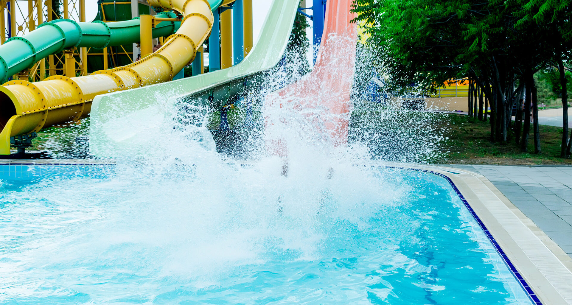 Lilac Resort: The Perfect Destination for Canadian Summers - Getaway Couple