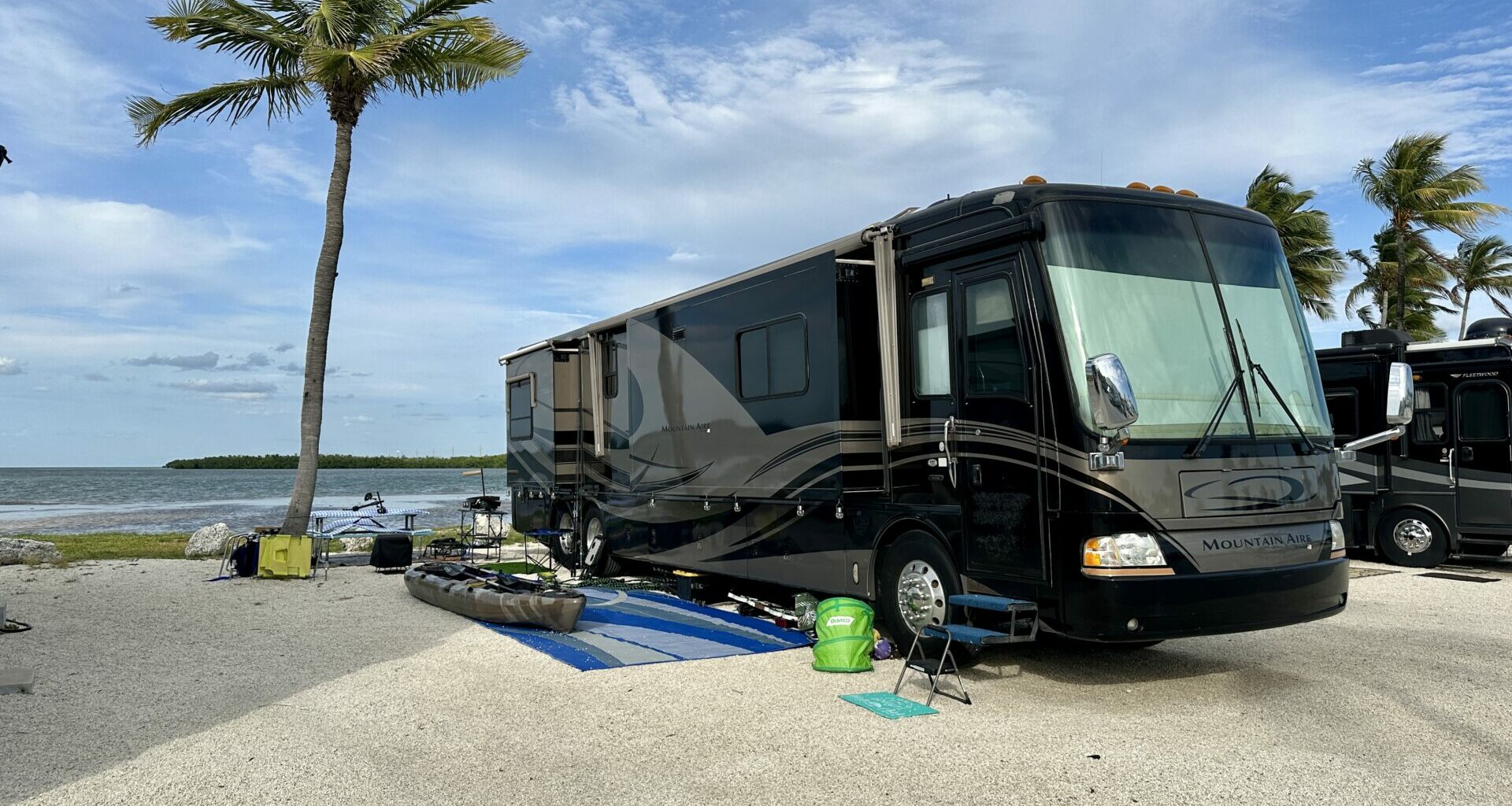 How To Easily Find Big Rig RV Parks - Getaway Couple