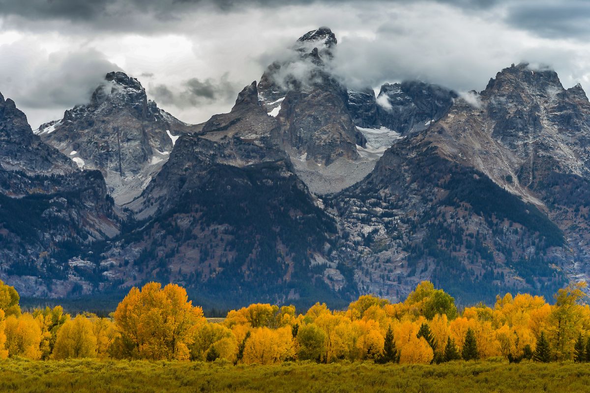 These Wyoming Mountain Ranges Will Blow You Away - Getaway Couple