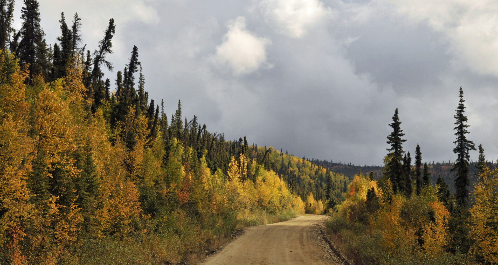 Everything to Know About the Taylor Highway in Alaska - Getaway Couple
