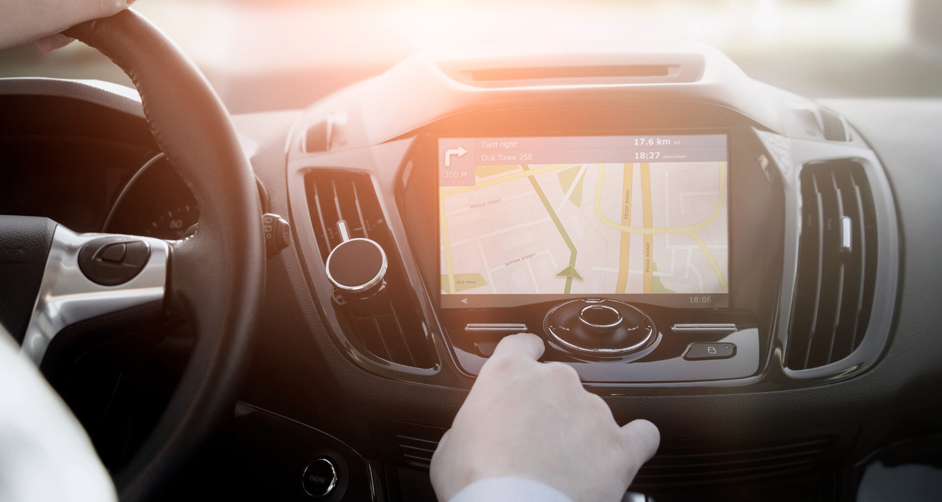 These States Have the Most Distracted Drivers - Getaway Couple