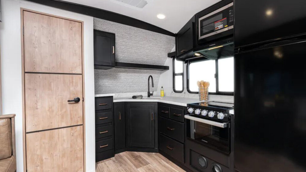 A Breakdown of the Keystone Outback - Getaway Couple