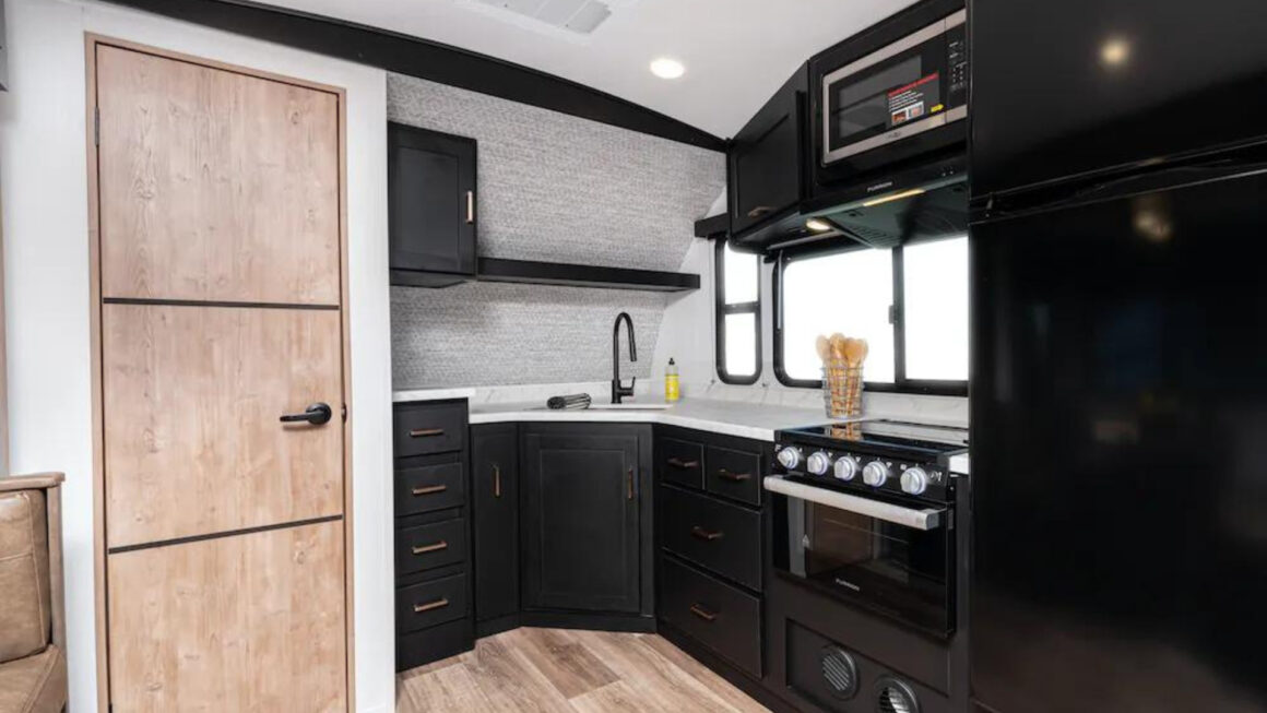 A Breakdown of the Keystone Outback - Getaway Couple