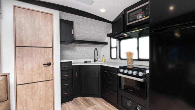 A Breakdown of the Keystone Outback - Getaway Couple