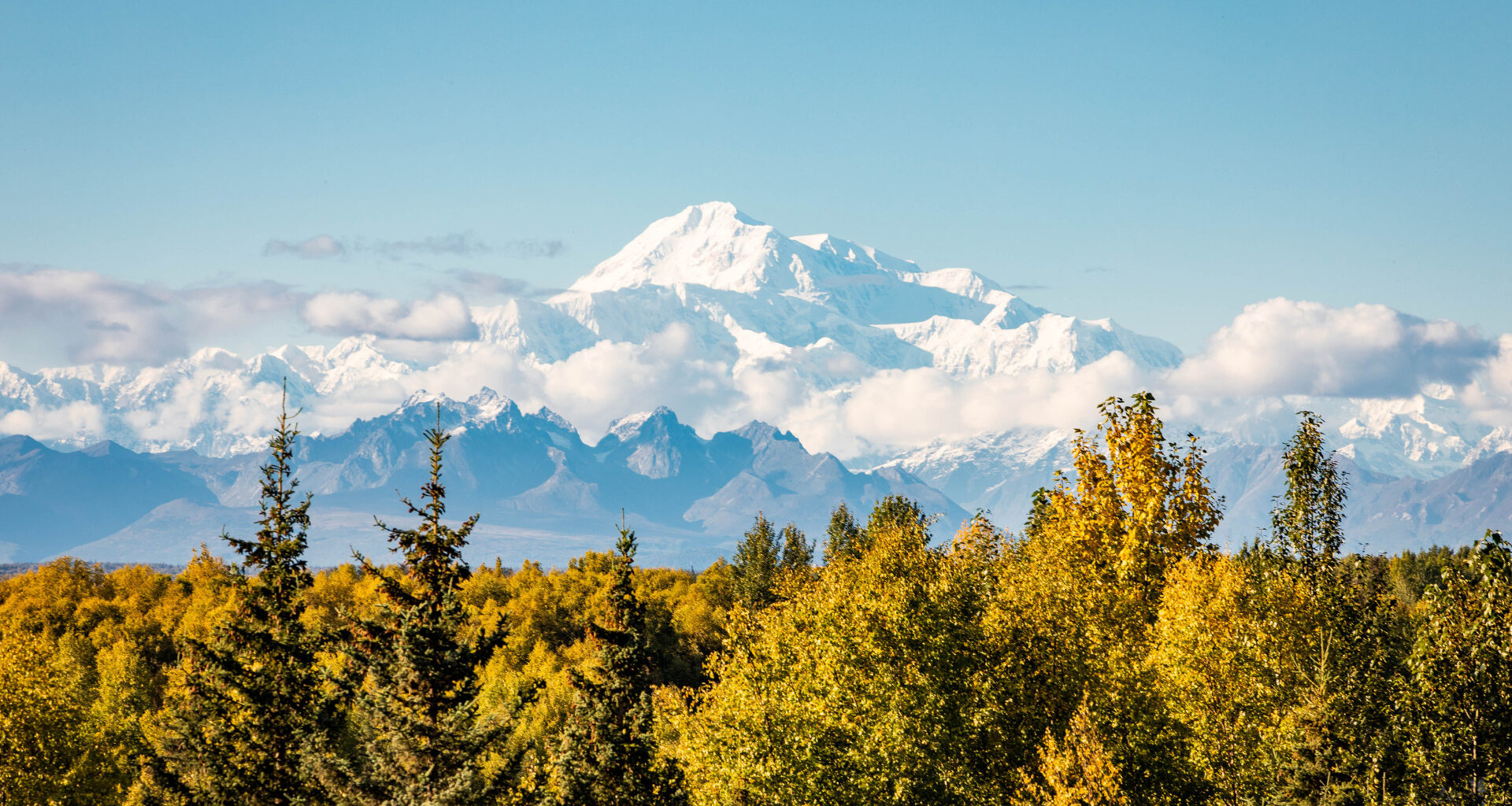 A Breakdown of the Keystone Sprinter 5th Wheel - Getaway Couple