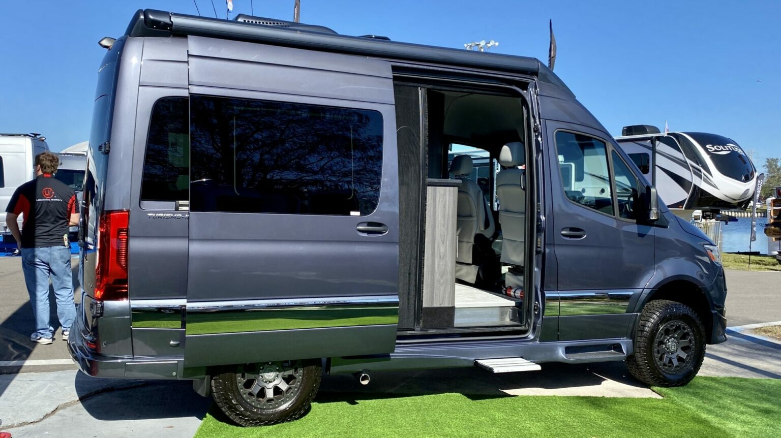 A Guide to Understanding The Different Types of RVs - Getaway Couple