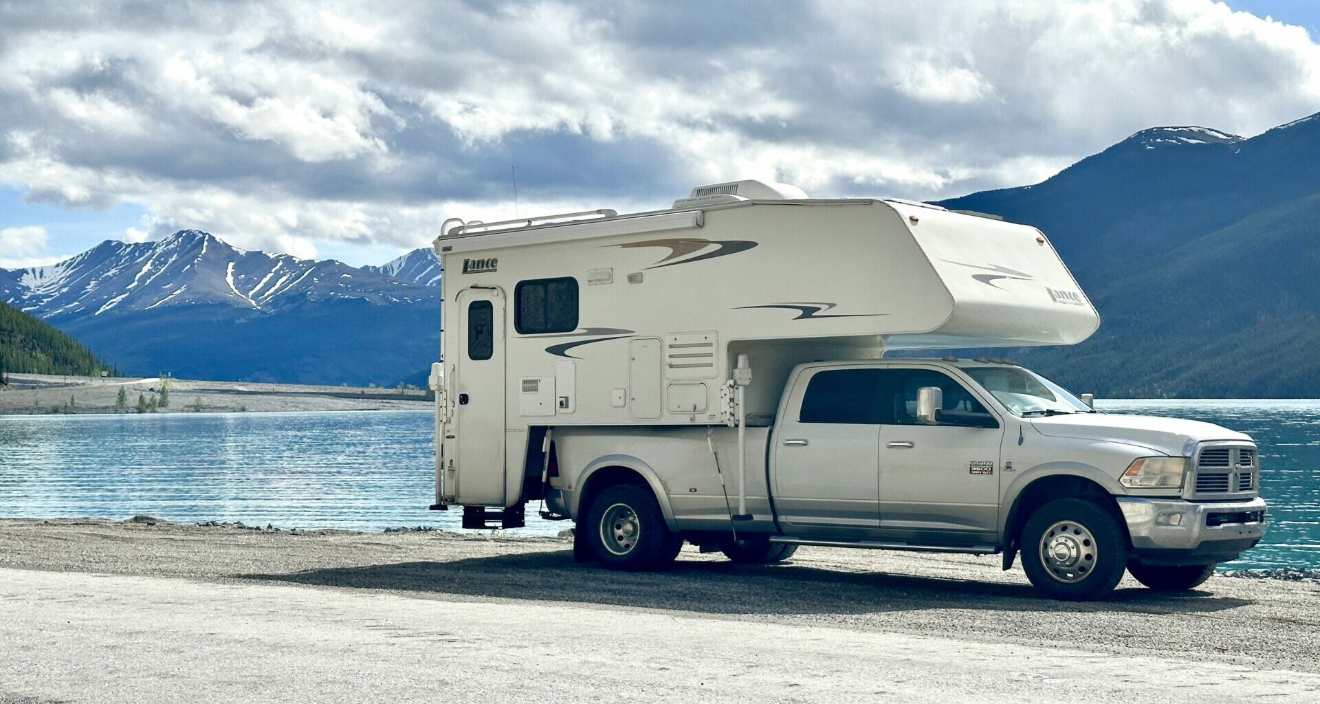 A Guide to Understanding The Different Types of RVs - Getaway Couple