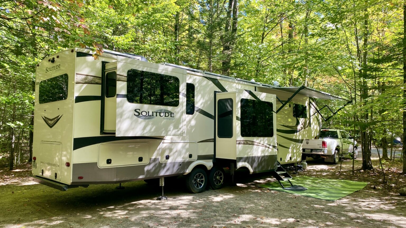 A Guide to Understanding The Different Types of RVs - Getaway Couple