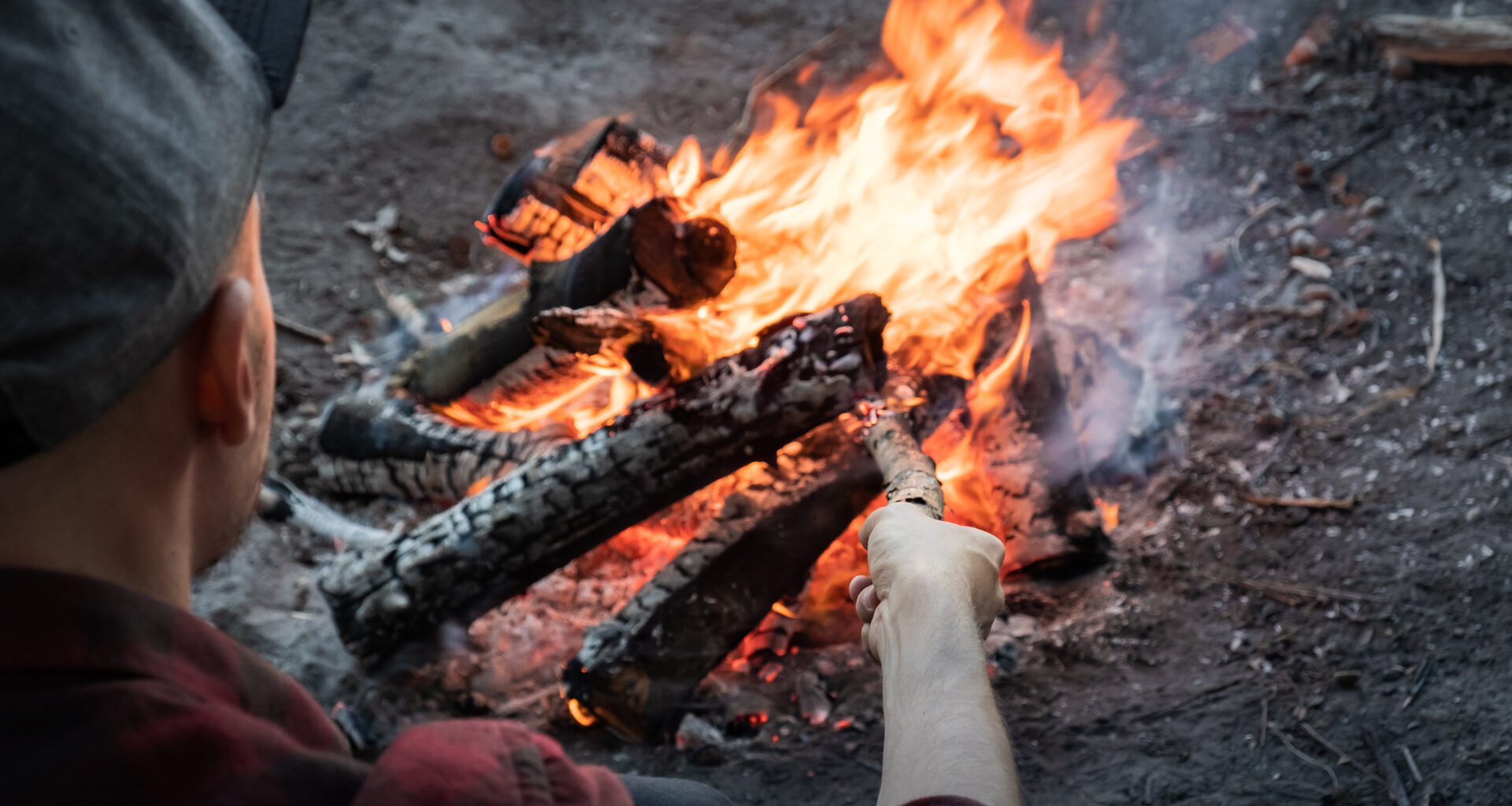 How to Start a Campfire (Step by Step) - Getaway Couple