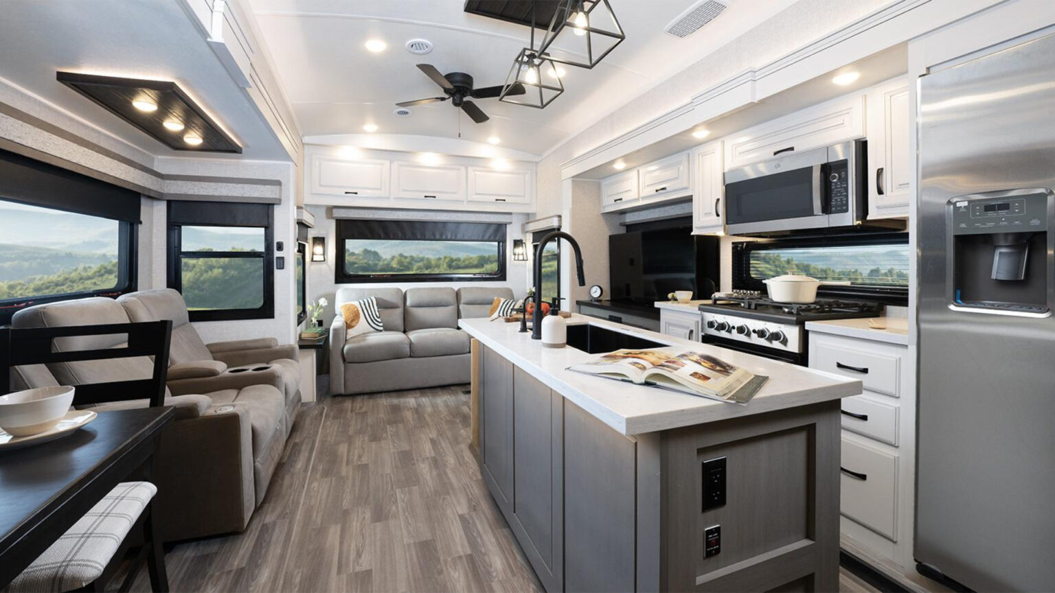 Best Fifth Wheels for a Family of 4 - Getaway Couple