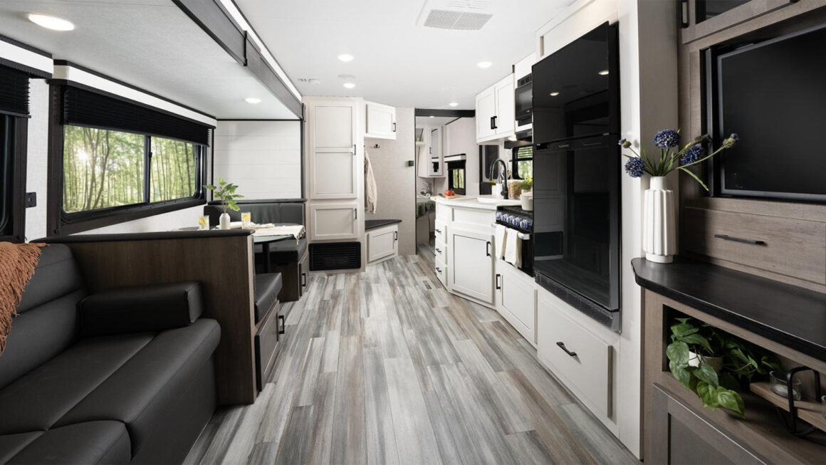 A Breakdown of the Jayco Jay Flight - Getaway Couple